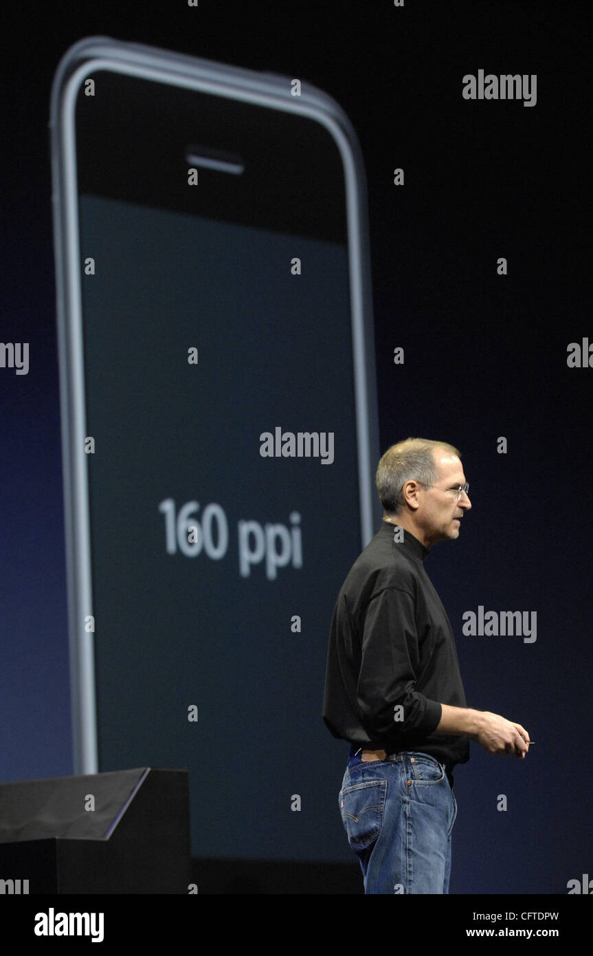 Steve jobs introduces the iphone hi-res stock photography and images ...
