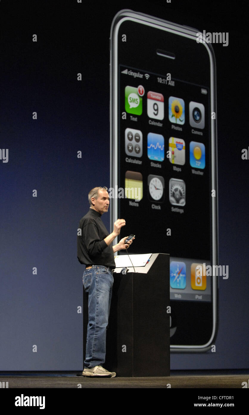 Steve jobs introduces the iphone hi-res stock photography and images ...
