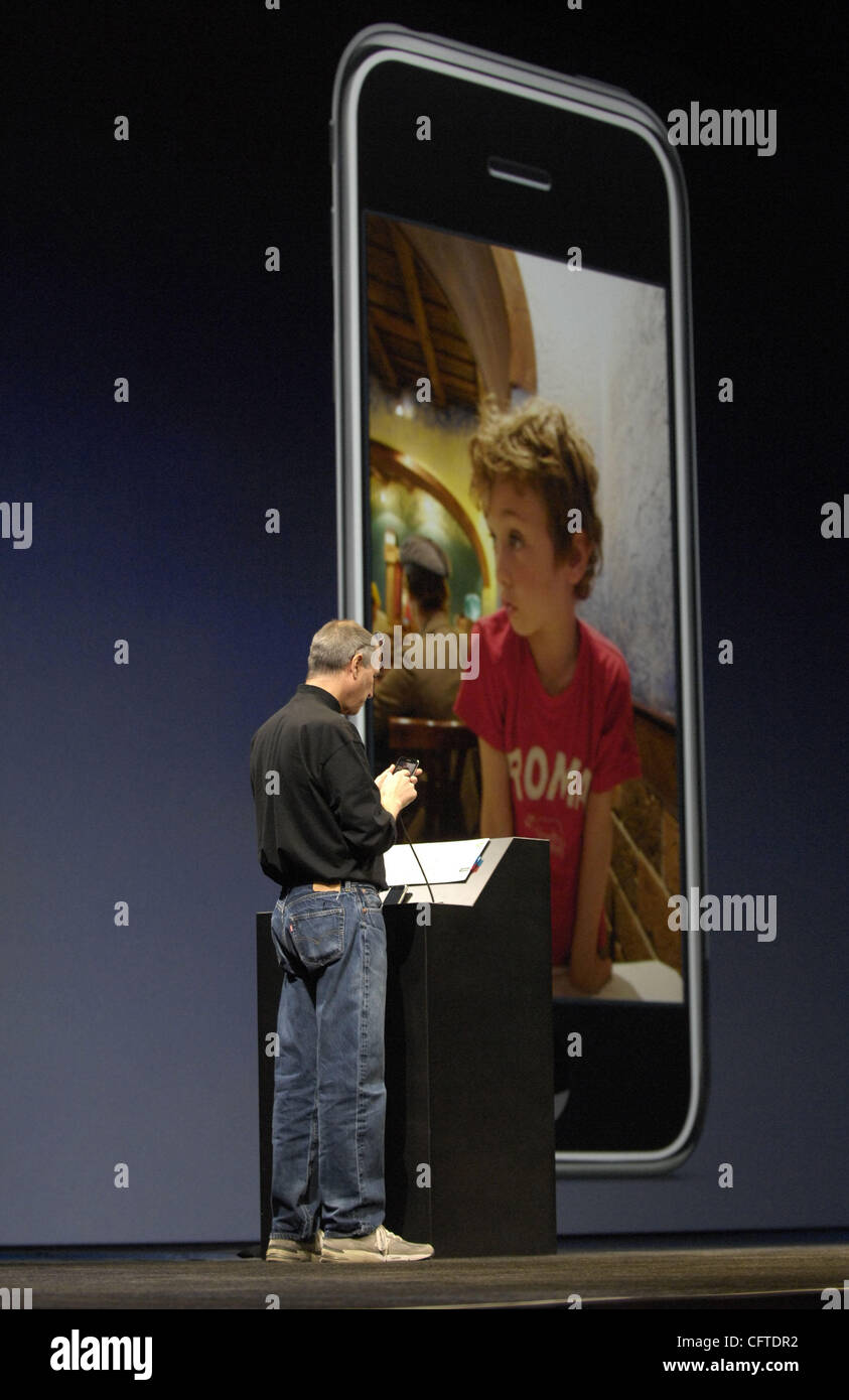 Steve jobs introduces the iphone hi-res stock photography and images ...