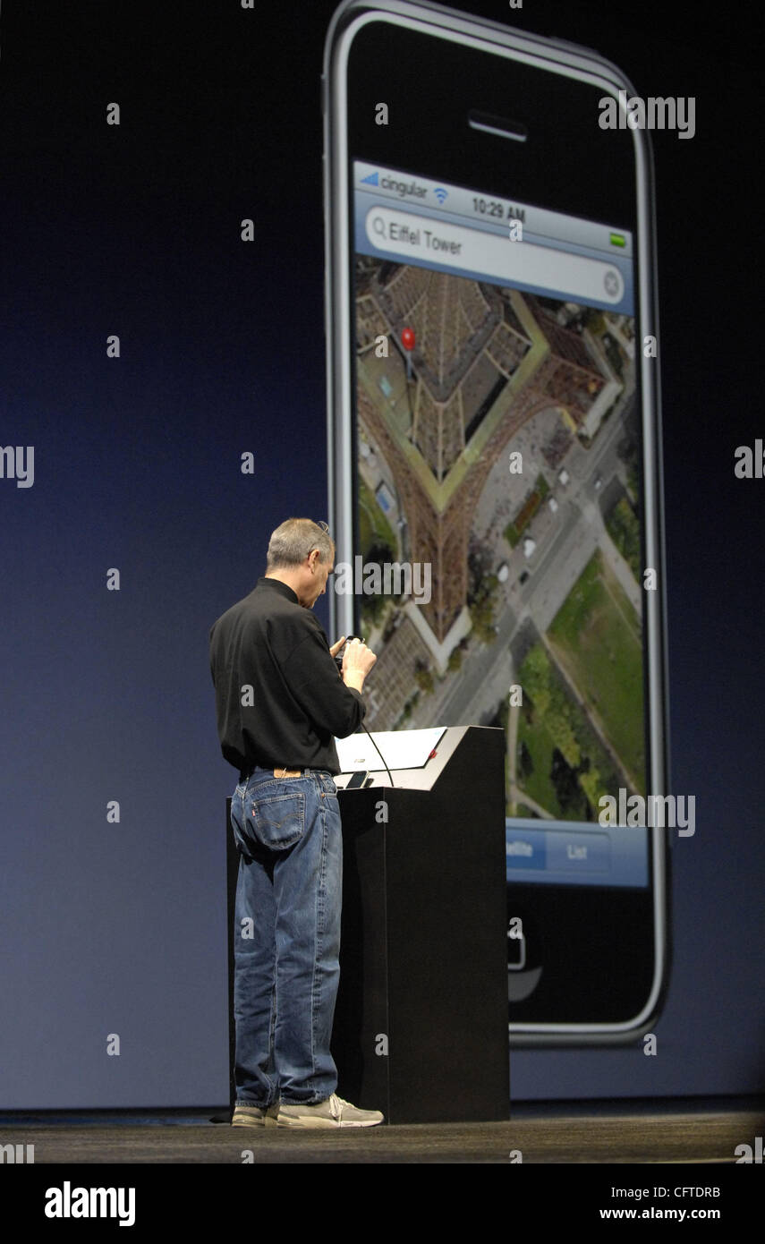 Steve jobs introduces the iphone hi-res stock photography and images ...