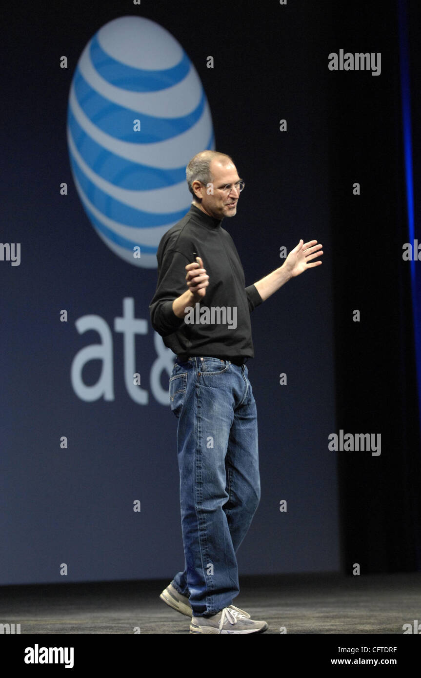 Steve jobs introduces the iphone hi-res stock photography and images ...