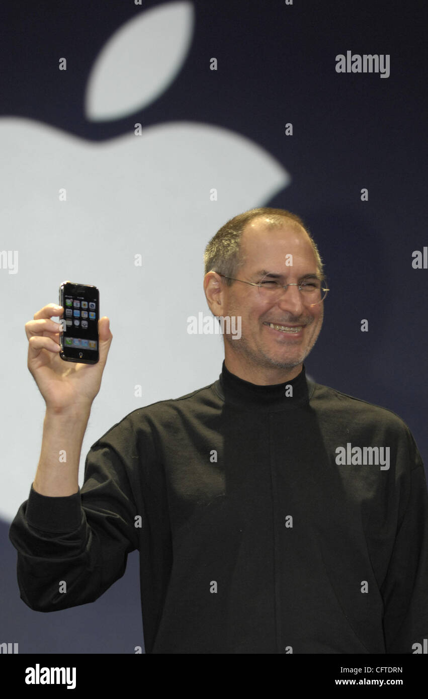 Steve jobs introduces the iphone hi-res stock photography and images ...
