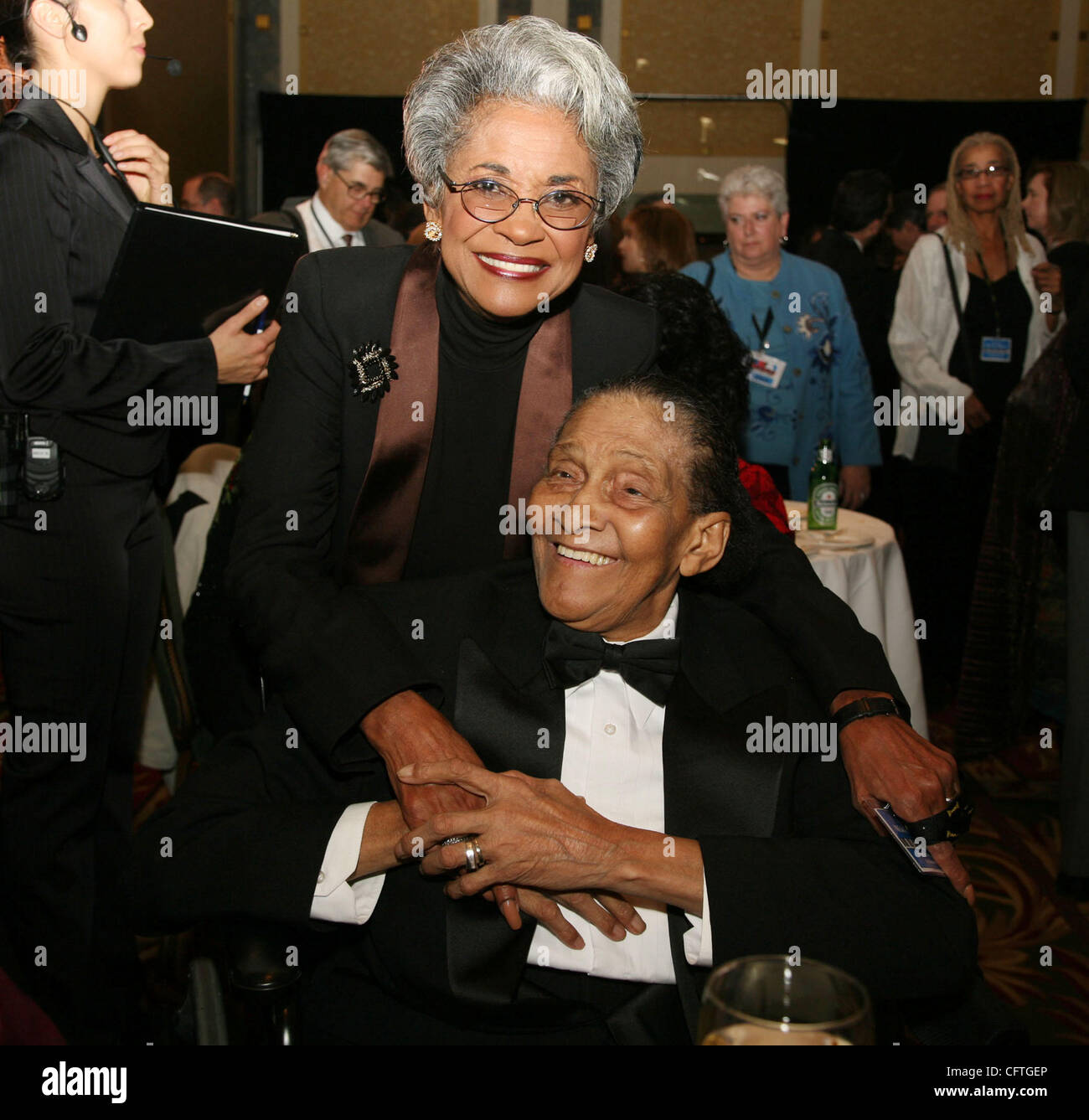 Jan 12, 2007; New York, NY, USA; Vocalist NANCY WILSON (L) and 2007 NEA ...