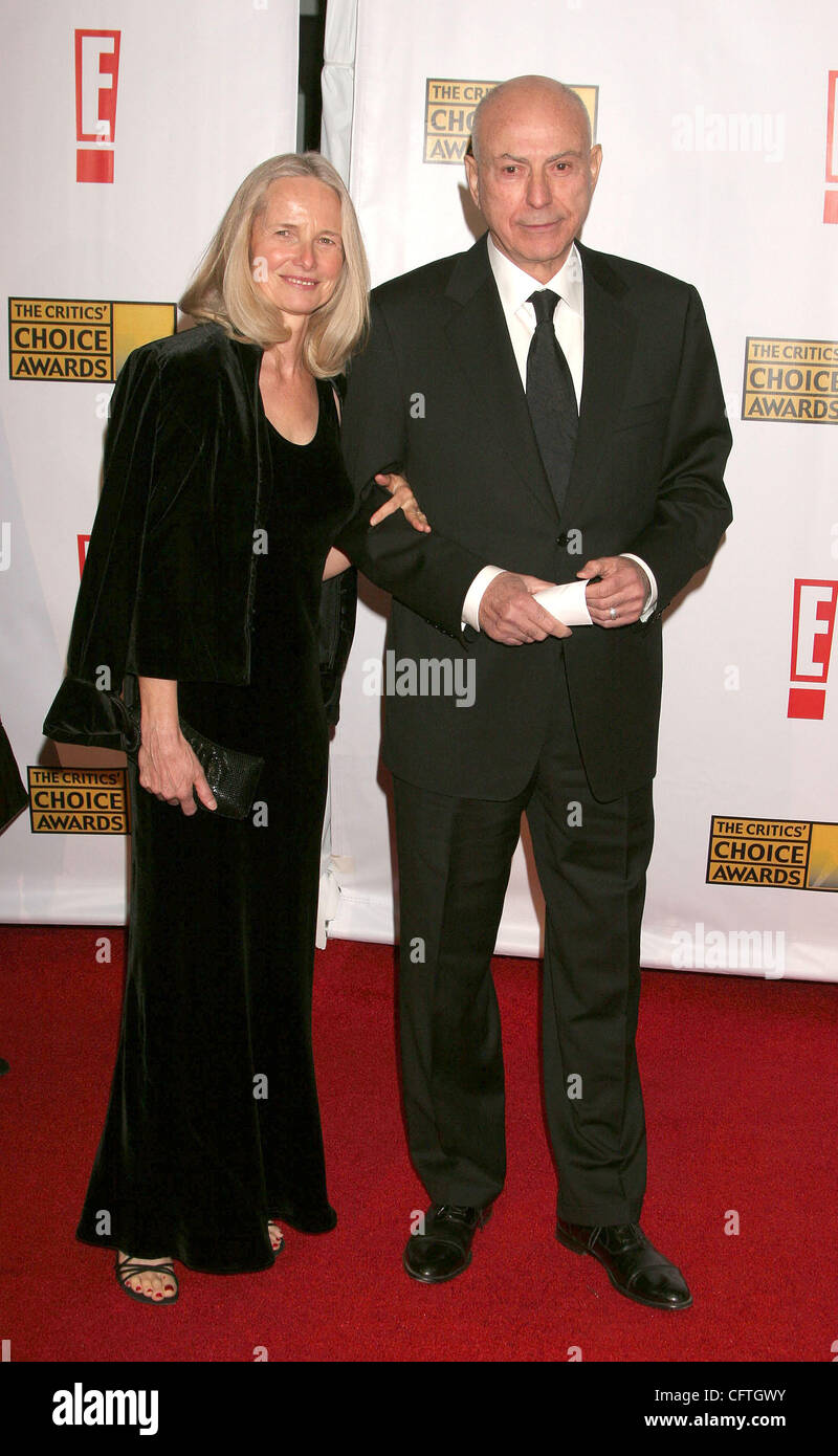Alan arkin and wife hi-res stock photography and images - Alamy