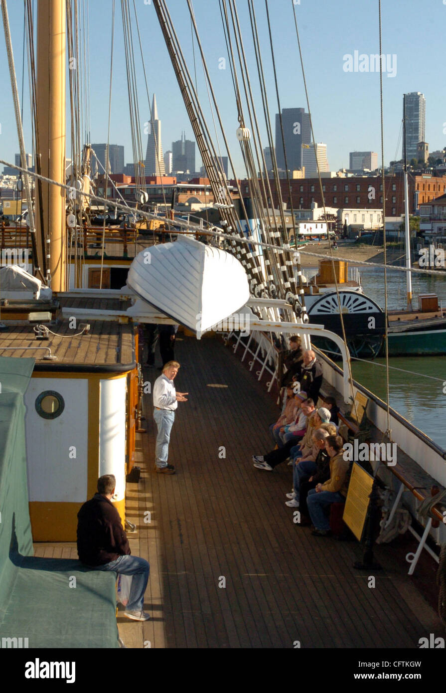 Square rigged sailing ship hi-res stock photography and images - Alamy