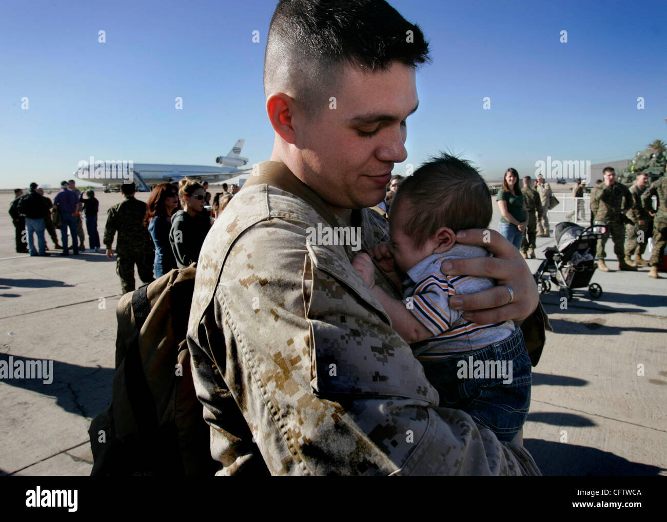 HLmarinesReturn267554x001.jpg 1/24/2007 MIRAMAR (San Diego, California ...