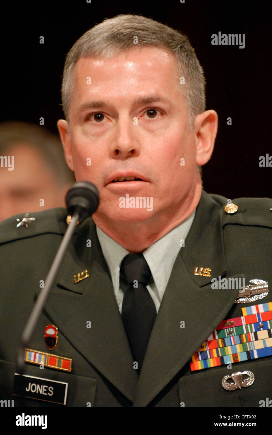 Joint chiefs of staff general jones hi-res stock photography and images ...