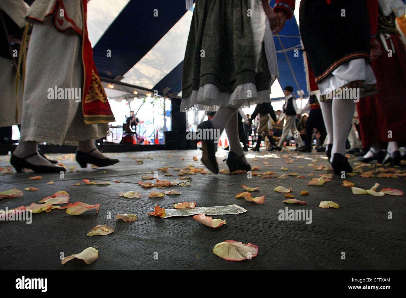 Greek syrtaki dance hi-res stock photography and images - Alamy