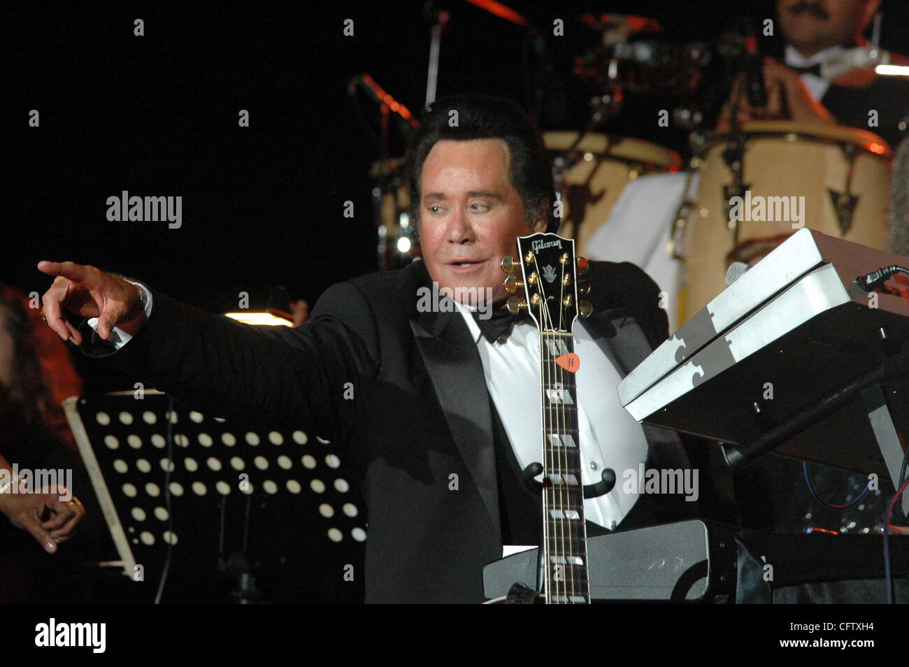 Musician Wayne Newton performing at the Greensville Performing Arts ...