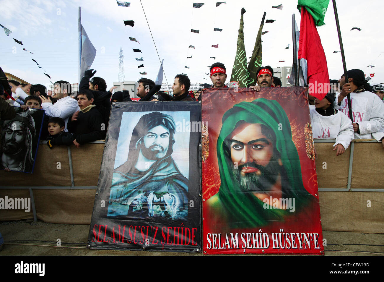 Shia Muslims gather in the Halkali section of Istanbul for the annual ...
