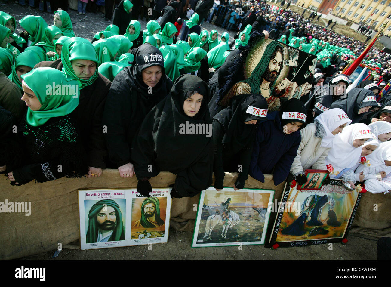 Shias hi-res stock photography and images - Alamy