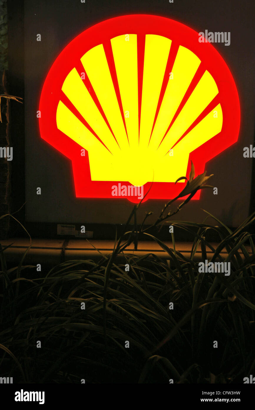 Shell oil company employees hi-res stock photography and images - Alamy