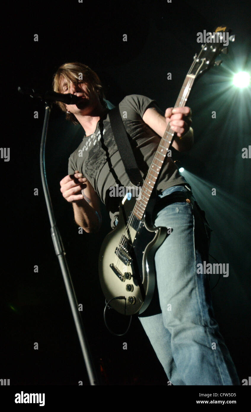 Feb. 7, 2007 Norfolk, VA; USA, Singer JOHNNY RZEZNIK of the band THE ...