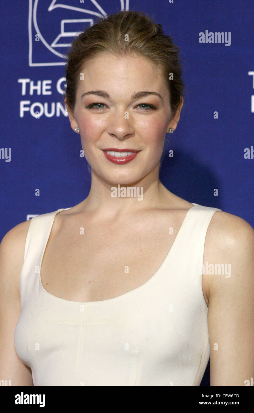 Feb 08, 2007 - Los Angeles, CA, USA - Singer LEANN RIMES arrives at the ...
