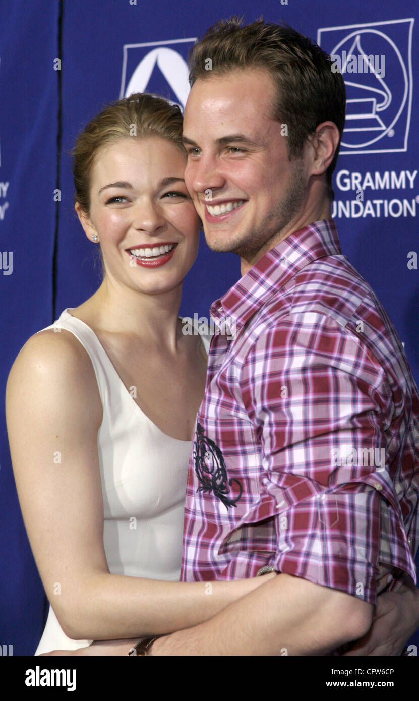 Feb 08, 2007 - Los Angeles, CA, USA - Singer LEANN RIMES and her ...