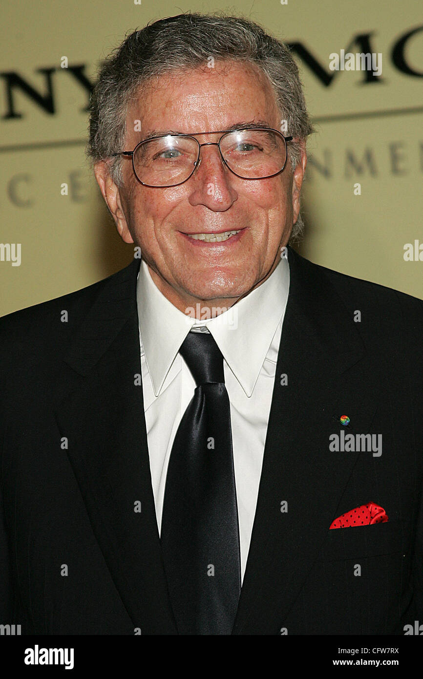 Tony bennett during hi-res stock photography and images - Alamy