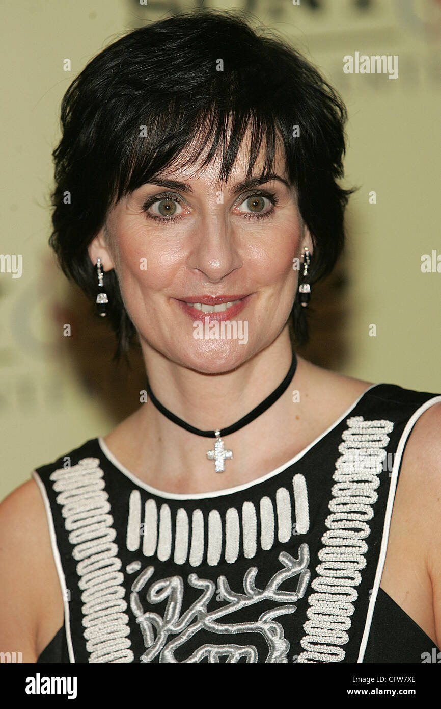 Enya singer hi-res stock photography and images - Alamy