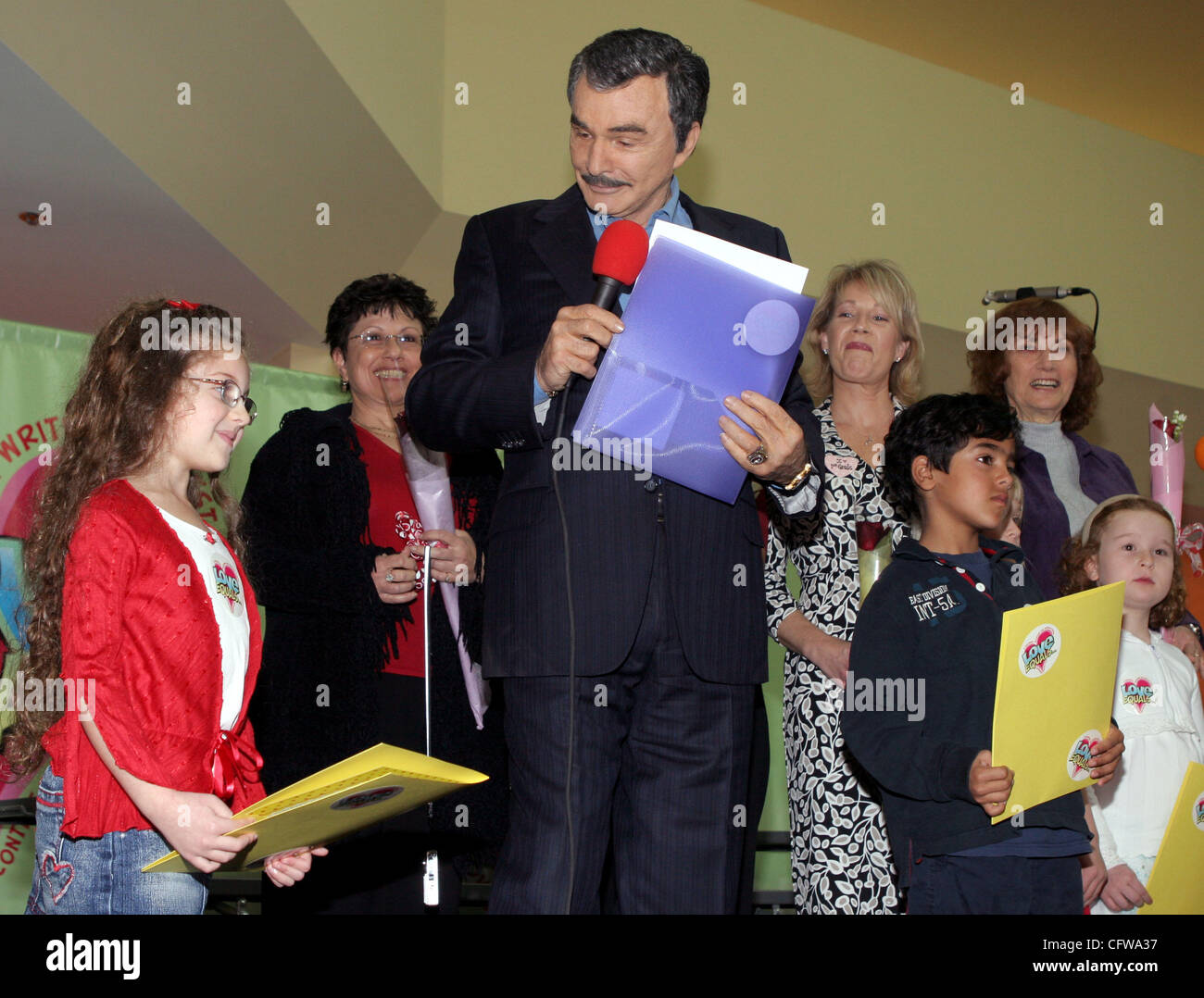 Feb 14, 2007 - Beverly Hills, CA, USA - Actor BURT REYNOLDS reads six ...