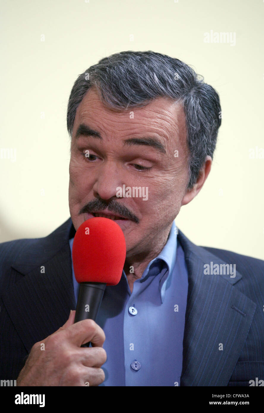 Feb 14, 2007 - Beverly Hills, CA, USA - Actor BURT REYNOLDS reads six ...