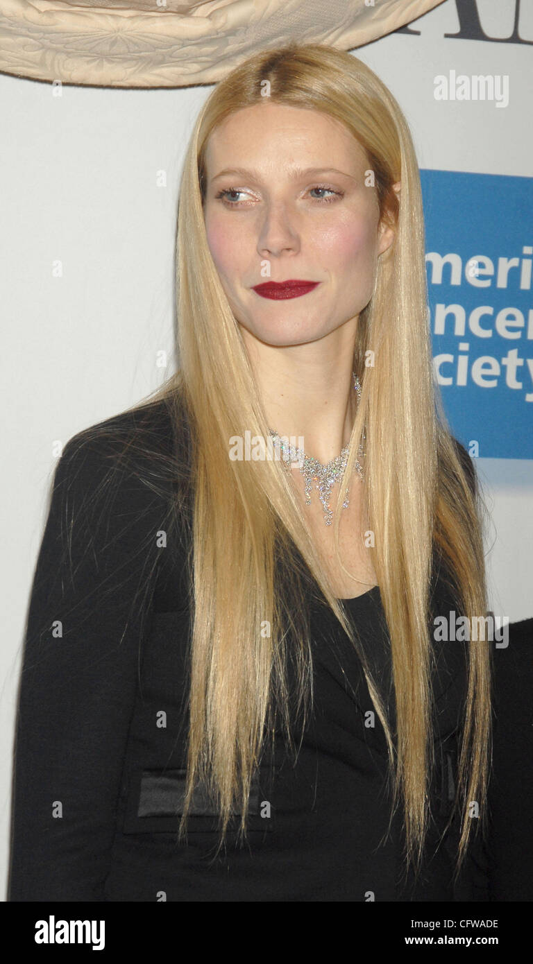 Feb 15, 2007 - New York, NY, USA - GWYNETH PALTROW poses for pictures ...