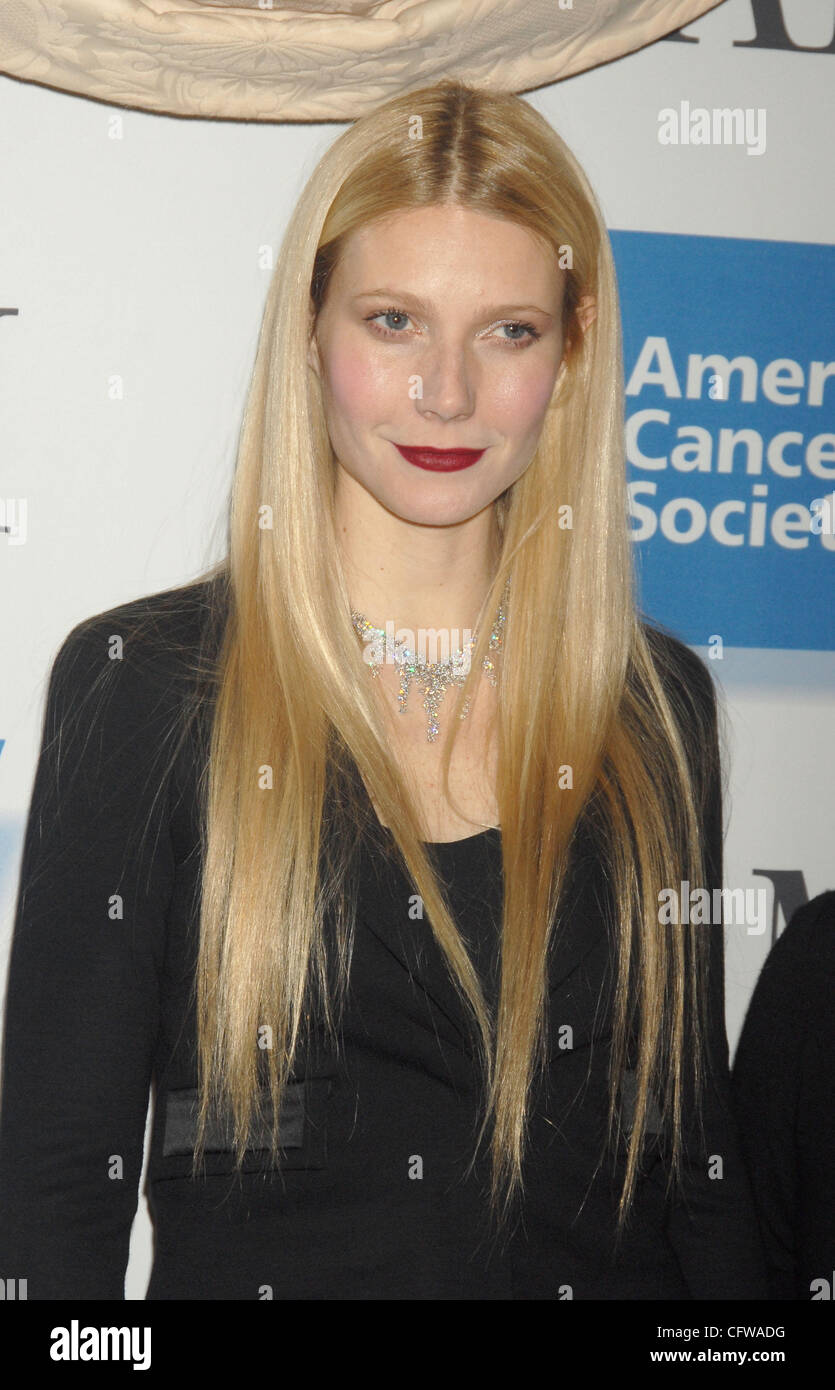 Feb 15, 2007 - New York, NY, USA - GWYNETH PALTROW poses for pictures ...