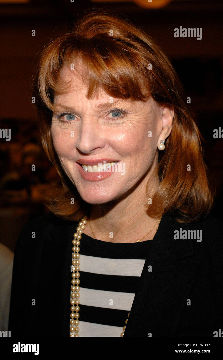 Mariette hartley hi-res stock photography and images - Alamy