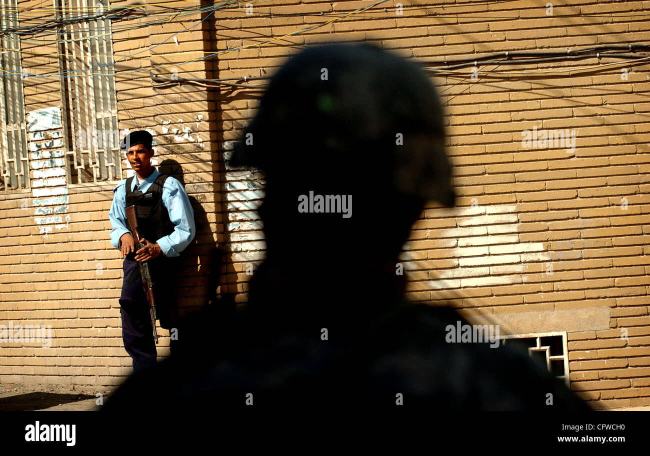 Iraqi police officer hi-res stock photography and images - Alamy