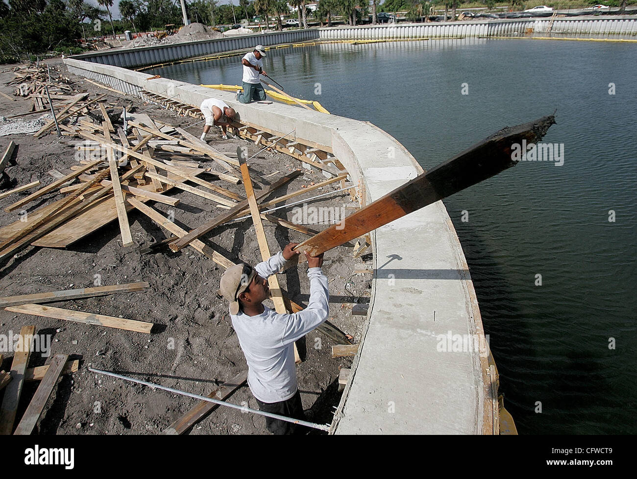 022707 npj harbor -- Staff photo by Thomas Cordy/The Palm Beach Post ...
