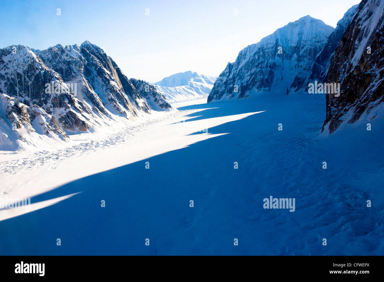 The Ruth Gorge and glacier seen from the cockpit of the Talkeetna Air ...