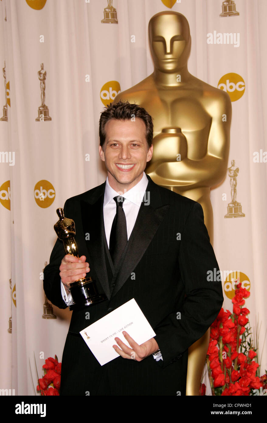 Feb 25, 2007 - Los Angeles, CA, USA - ARI SANDEL with the award for ...