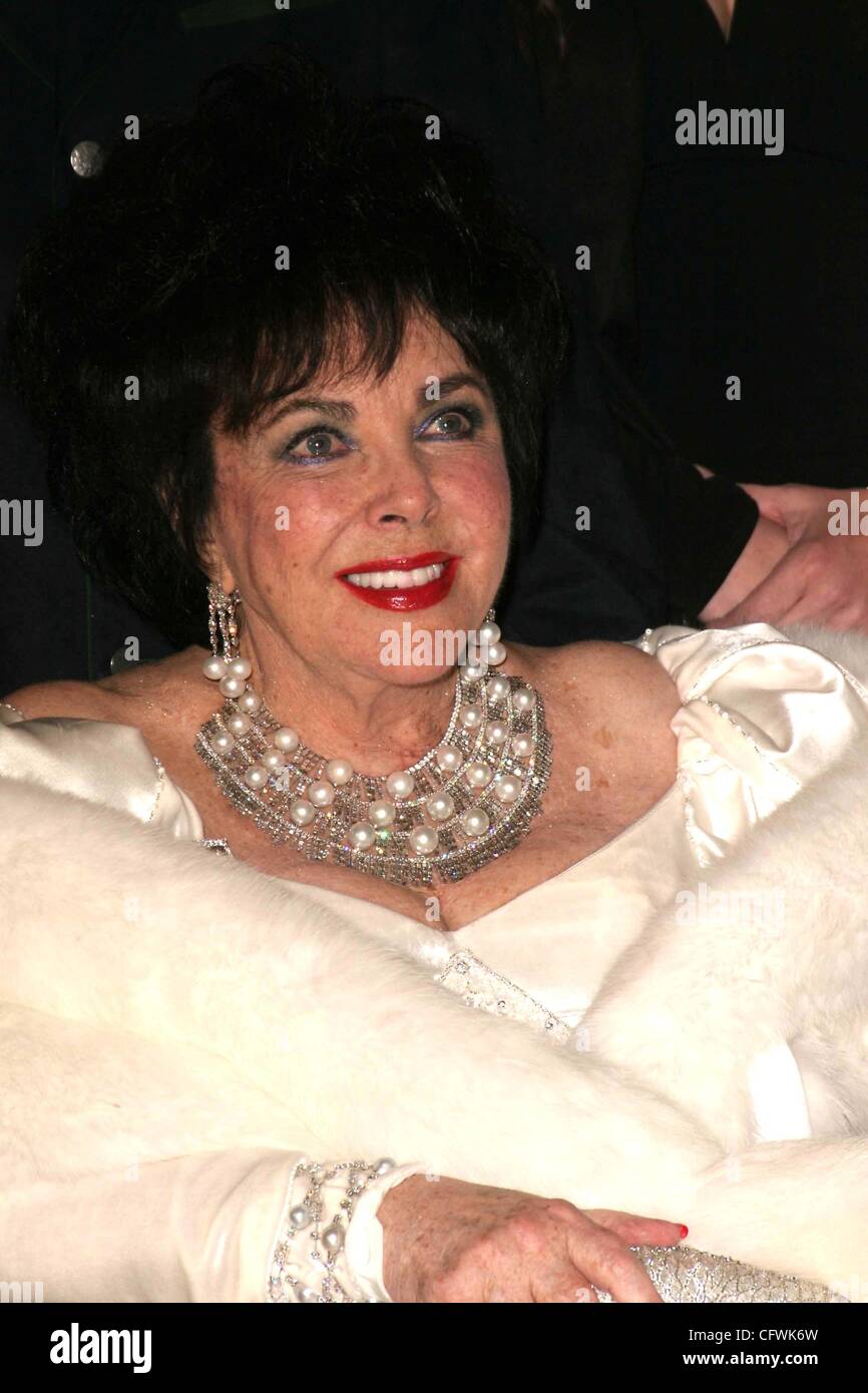 Feb. 28, 2007 - Hollywood, California, U.S. - K51961EG.ELIZABETH TAYLOR ...