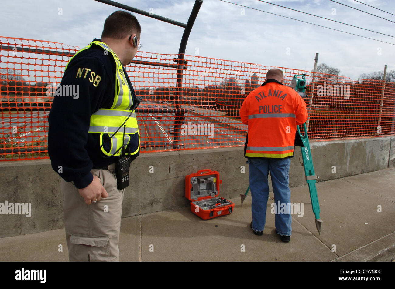 NTSB and Atlanta police accident investigators survey scene of 3/2/07 ...