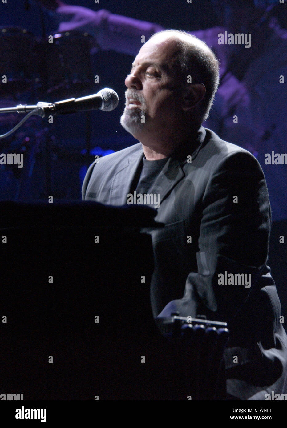 Photo of billy joel hi-res stock photography and images - Alamy