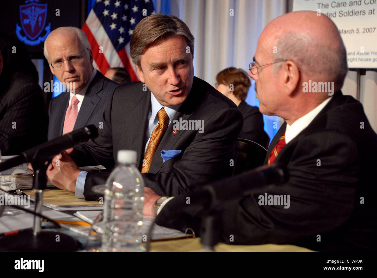 Henry waxman hi-res stock photography and images - Alamy