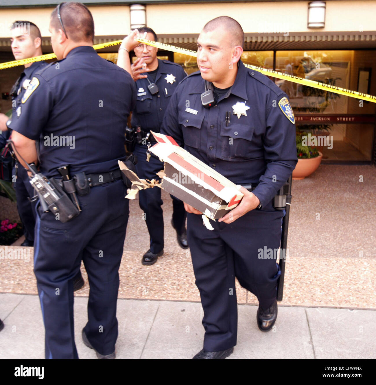 Mar 05, 2007 - Oakland, CA, USA - An unidentified police officer ...