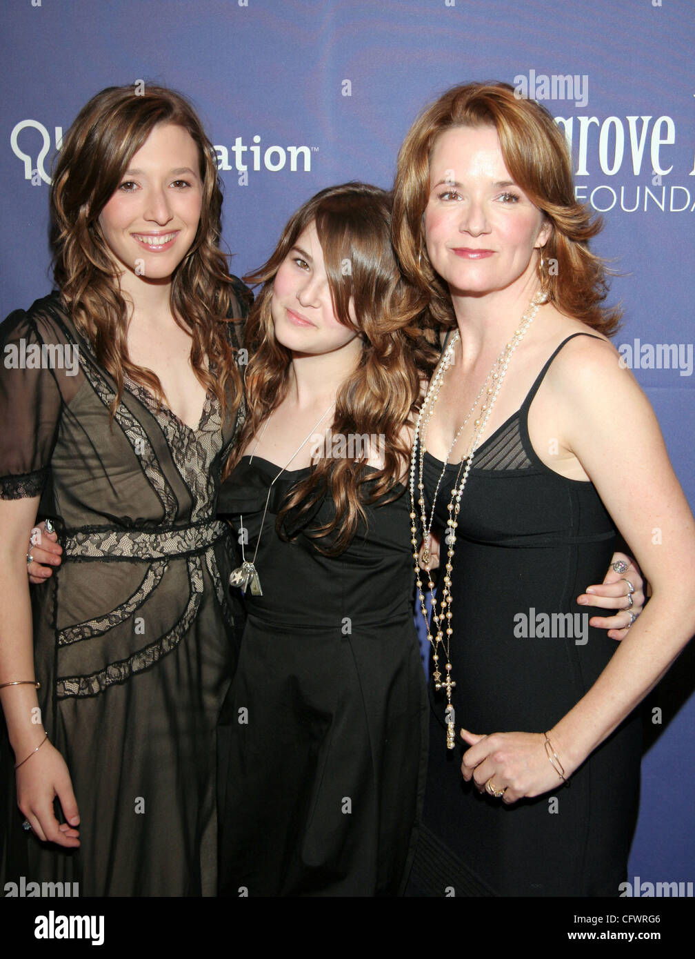 Mar 07, 2007 - Beverly Hills, CA, USA - LEA THOMPSON and daughters ...
