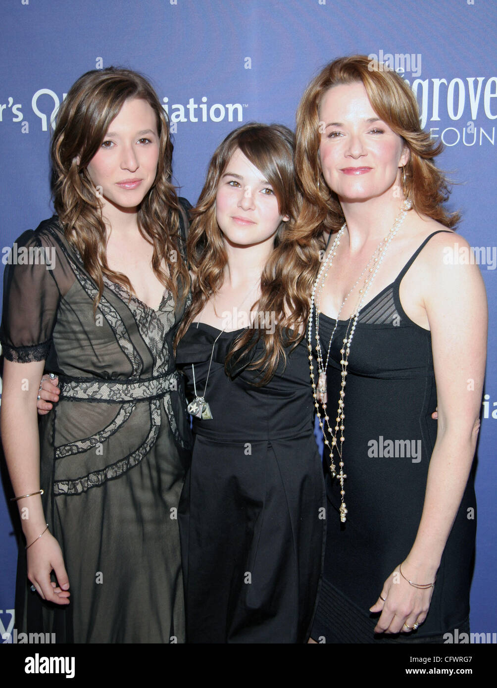 Mar 07, 2007 - Beverly Hills, CA, USA - LEA THOMPSON and daughters ...