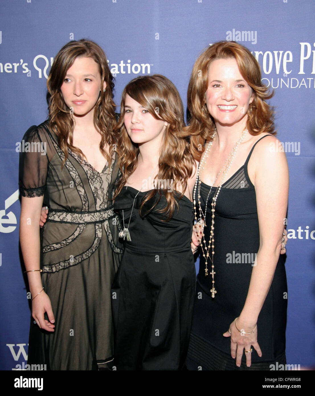 Mar 07, 2007 - Beverly Hills, CA, USA - LEA THOMPSON and daughters ...