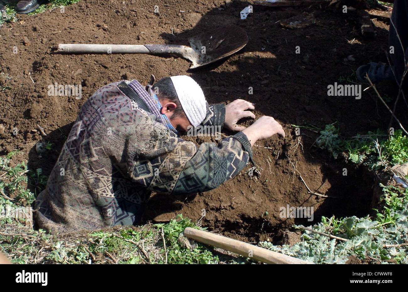 Exhumed body hi-res stock photography and images - Alamy