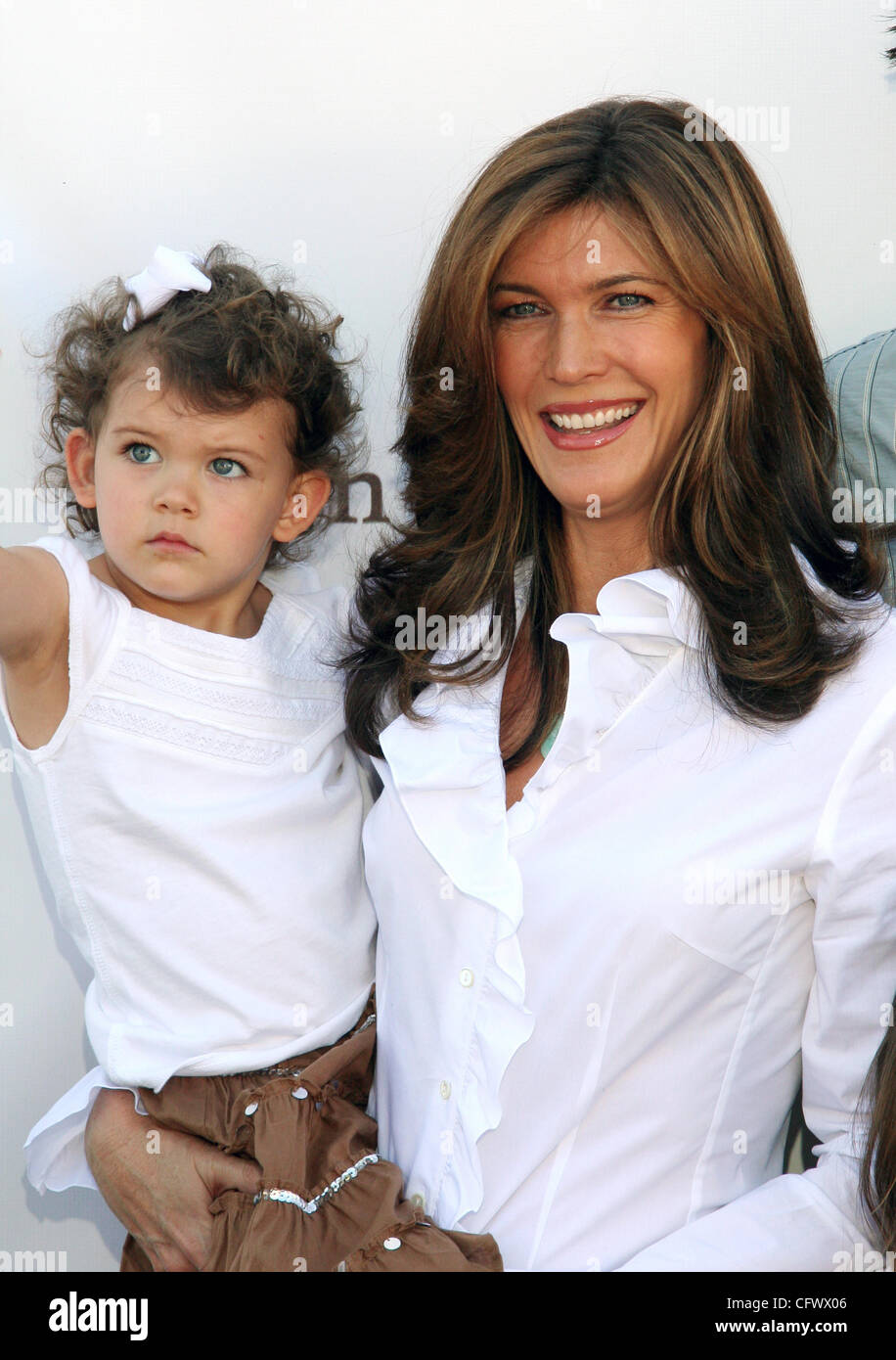 Mar 11, 2007 - Los Angeles, CA, USA - JULIE MORAN with her daughter ...