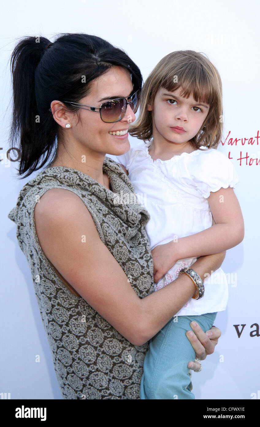 Mar 11, 2007 - Los Angeles, CA, USA - ANGIE HARMON and her daughter ...