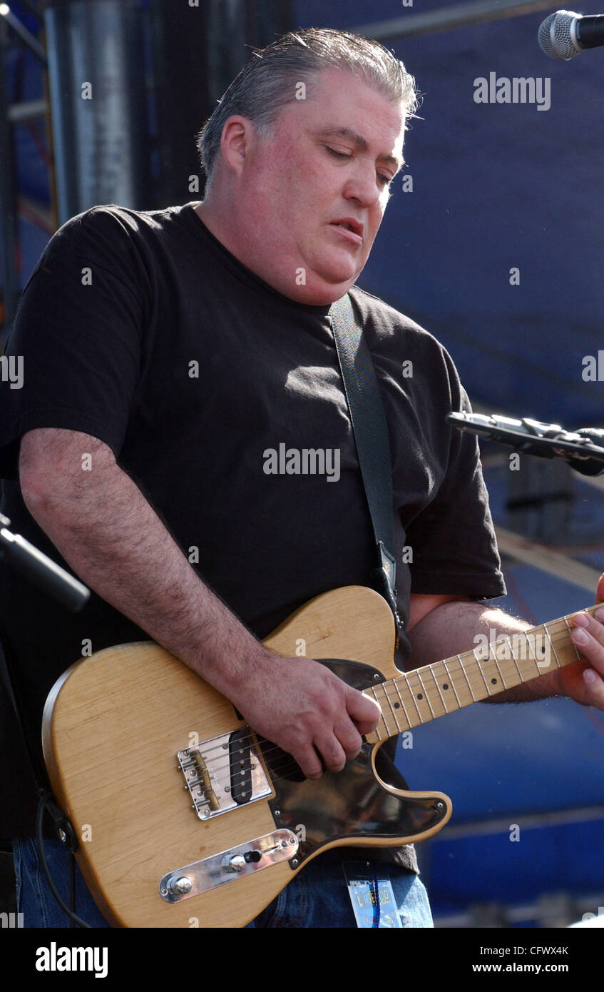 David hidalgo of los lobos hi-res stock photography and images - Alamy