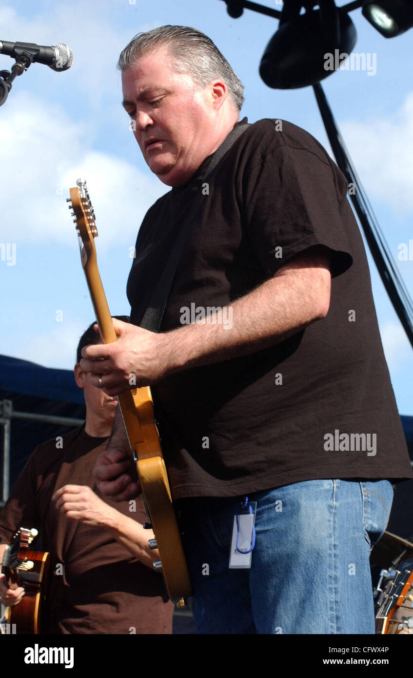 David hidalgo of los lobos hi-res stock photography and images - Alamy