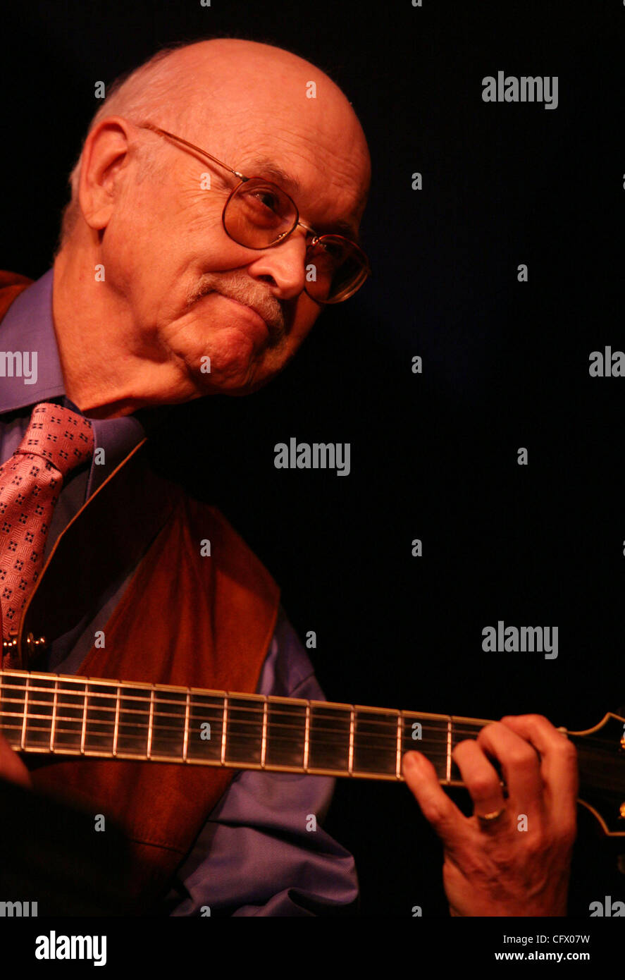 Jim hall guitarist hi-res stock photography and images - Alamy