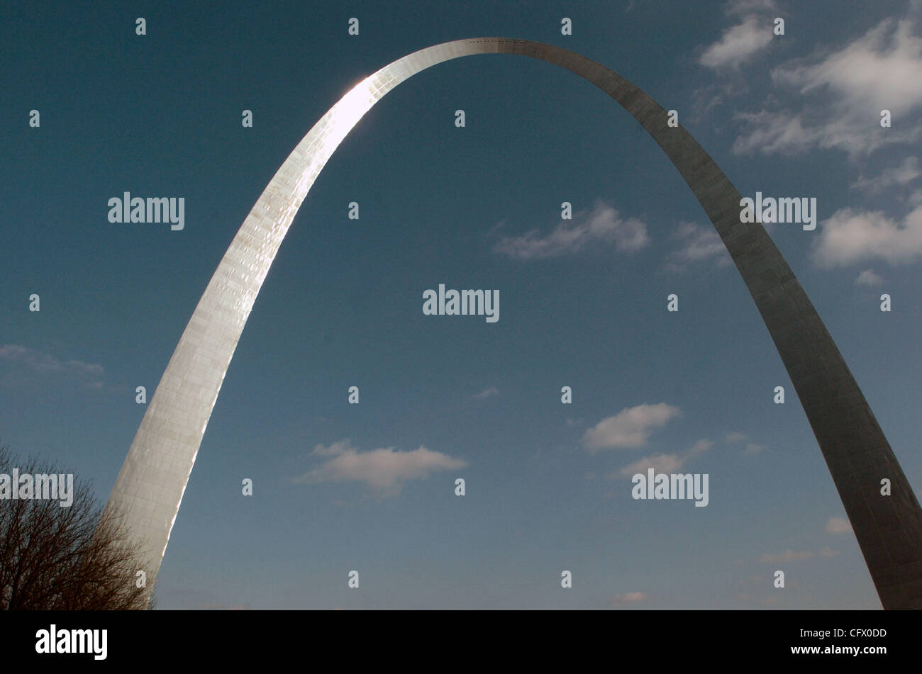 Views of the Gateway Arch along the Mississippi River waterfront in ...