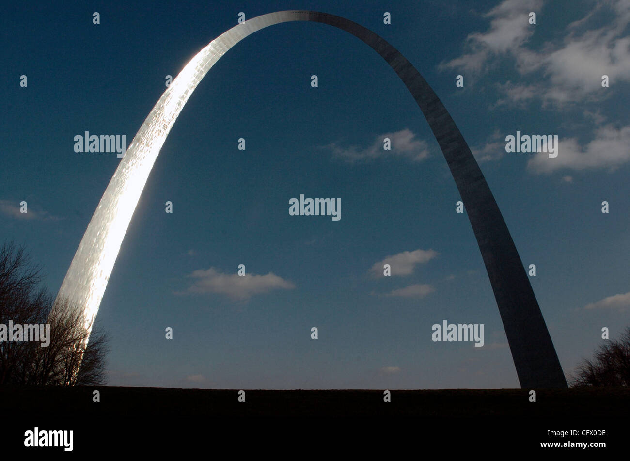 Views of the Gateway Arch along the Mississippi River waterfront in ...