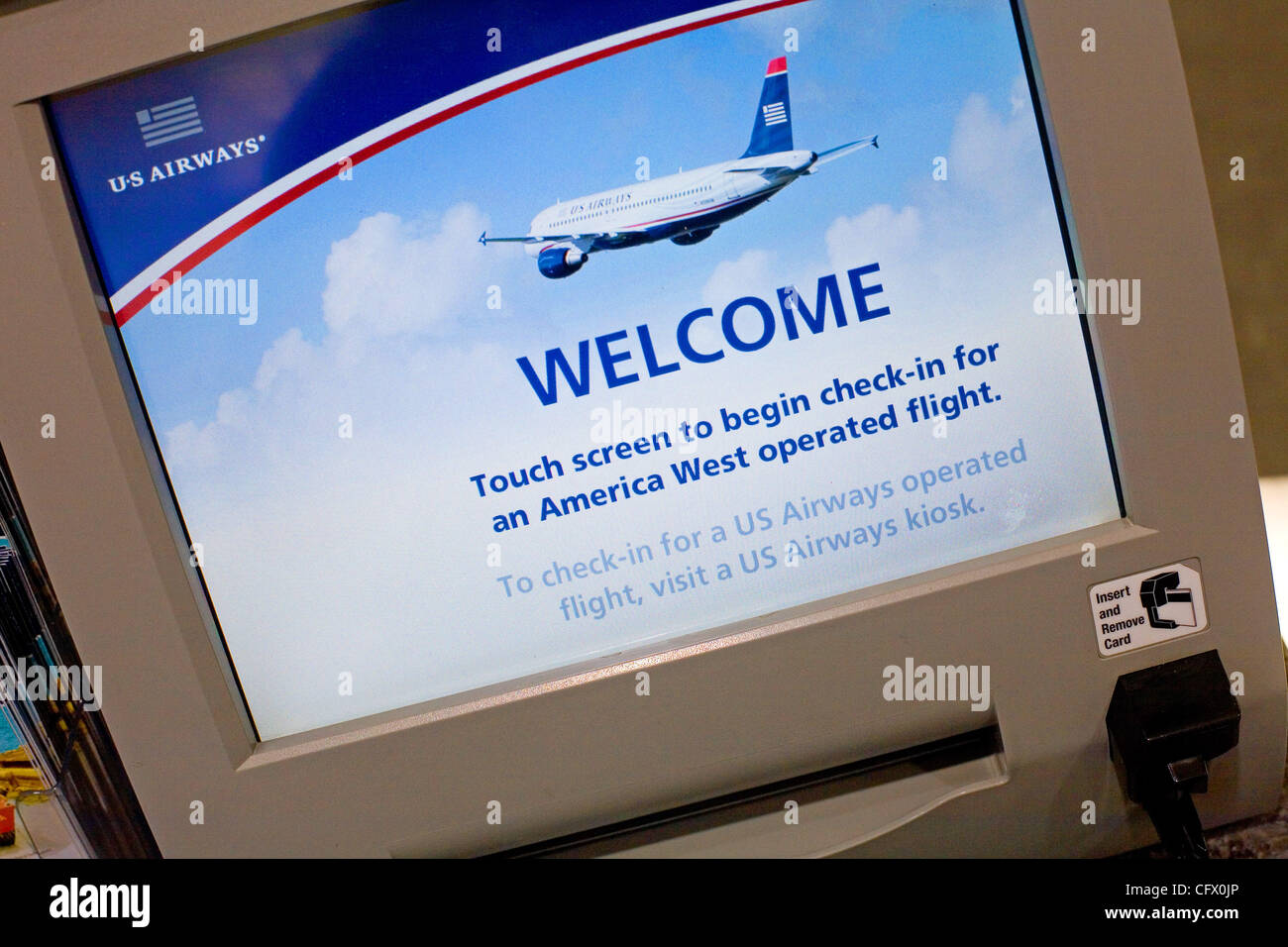 United airline check in counter hi-res stock photography and images - Alamy