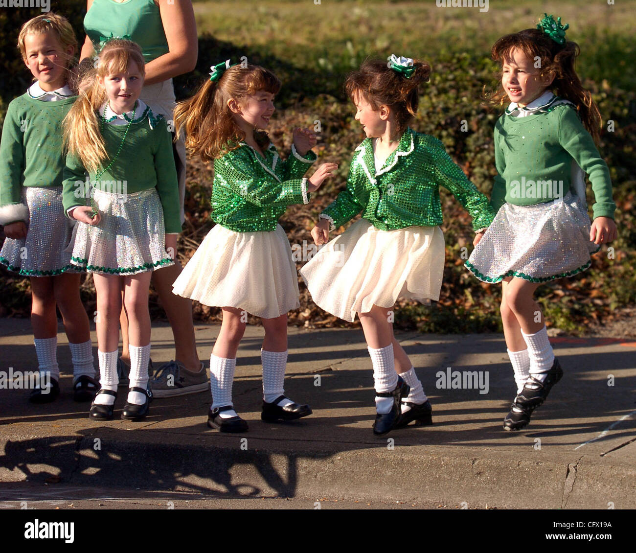 The girls of Powell's Irish Dance from Castro Valley break out in dance ...