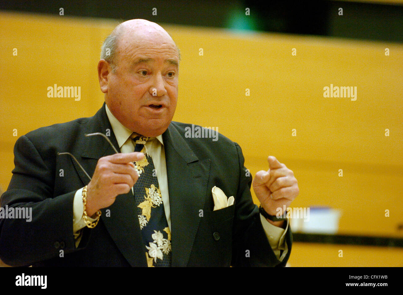 Defense attorney Michael Washor makes his opening statement at former ...