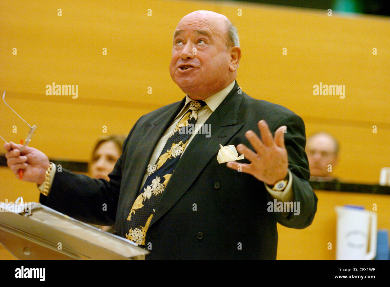 Defense attorney Michael Washor makes his opening statement at former ...